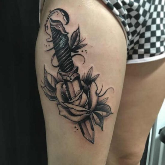 Ros tatuering: Betydelse, design, historia och foton