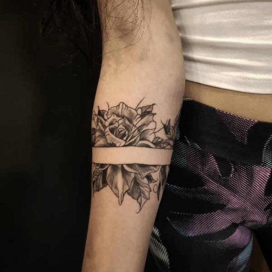 Ros tatuering: Betydelse, design, historia och foton