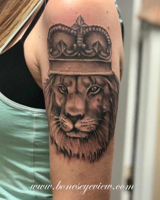 Lejon (stjärntecken) tatuering: Betydelse, design, historia och foton