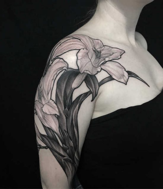 Lilja tatuering: Betydelse, design, historia och foton